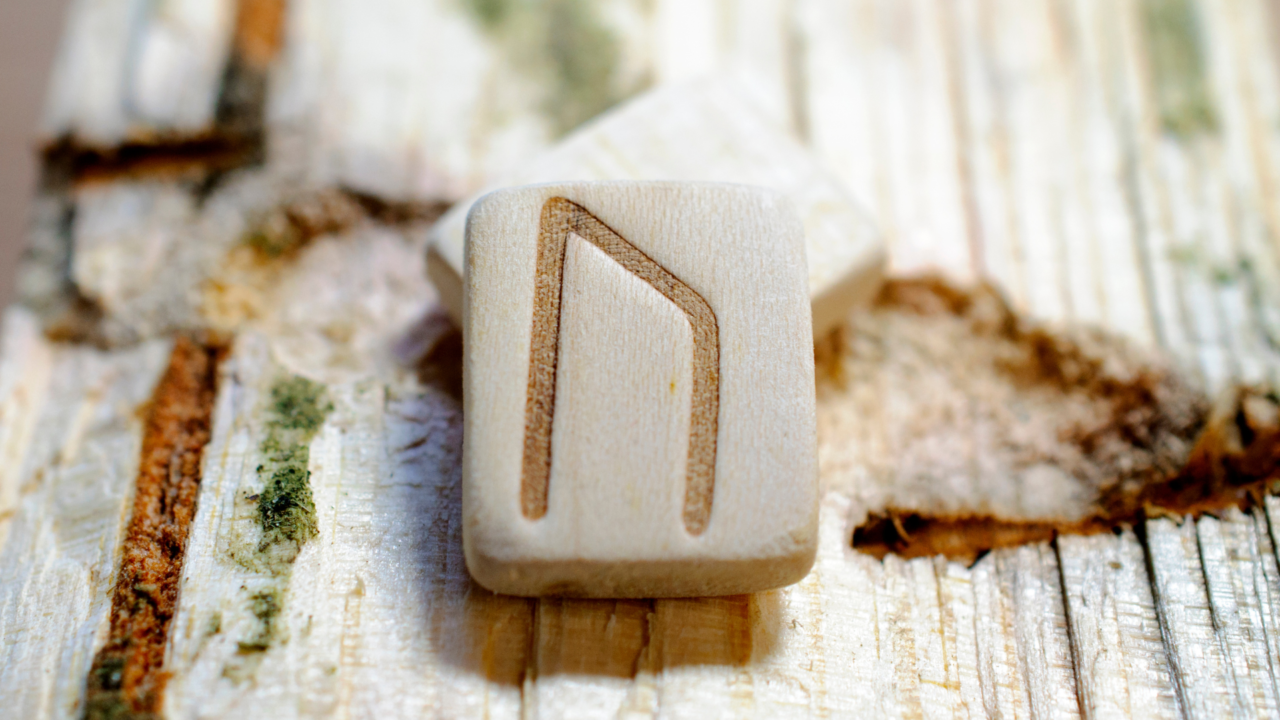 La Rune Uruz : Symbole de Force, de Vitalité et de Transformation ...